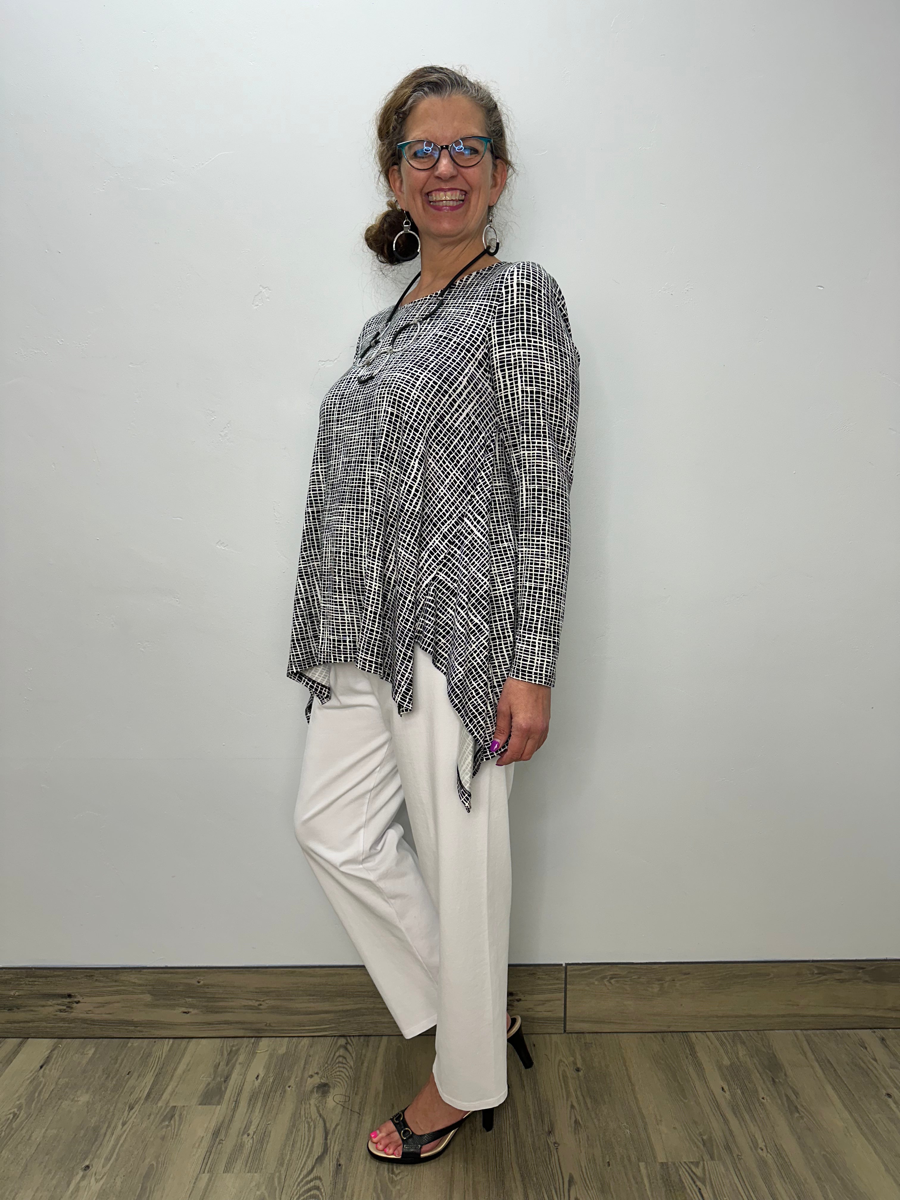 DTY Black and White Crosshatch Marsha Shark-bite Tunic – Twist Boutique