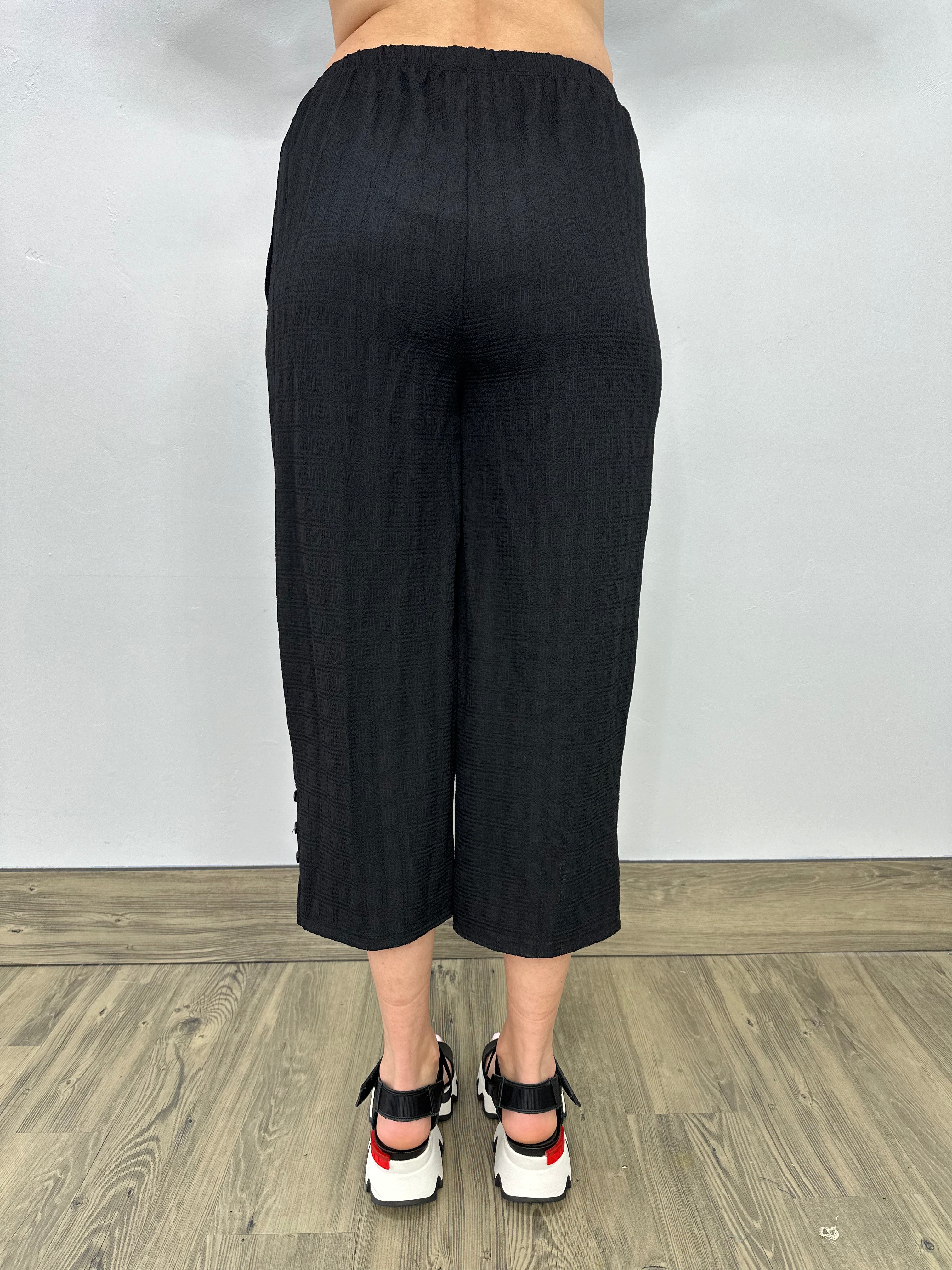 Black Capri with Side Slit – Twist Boutique