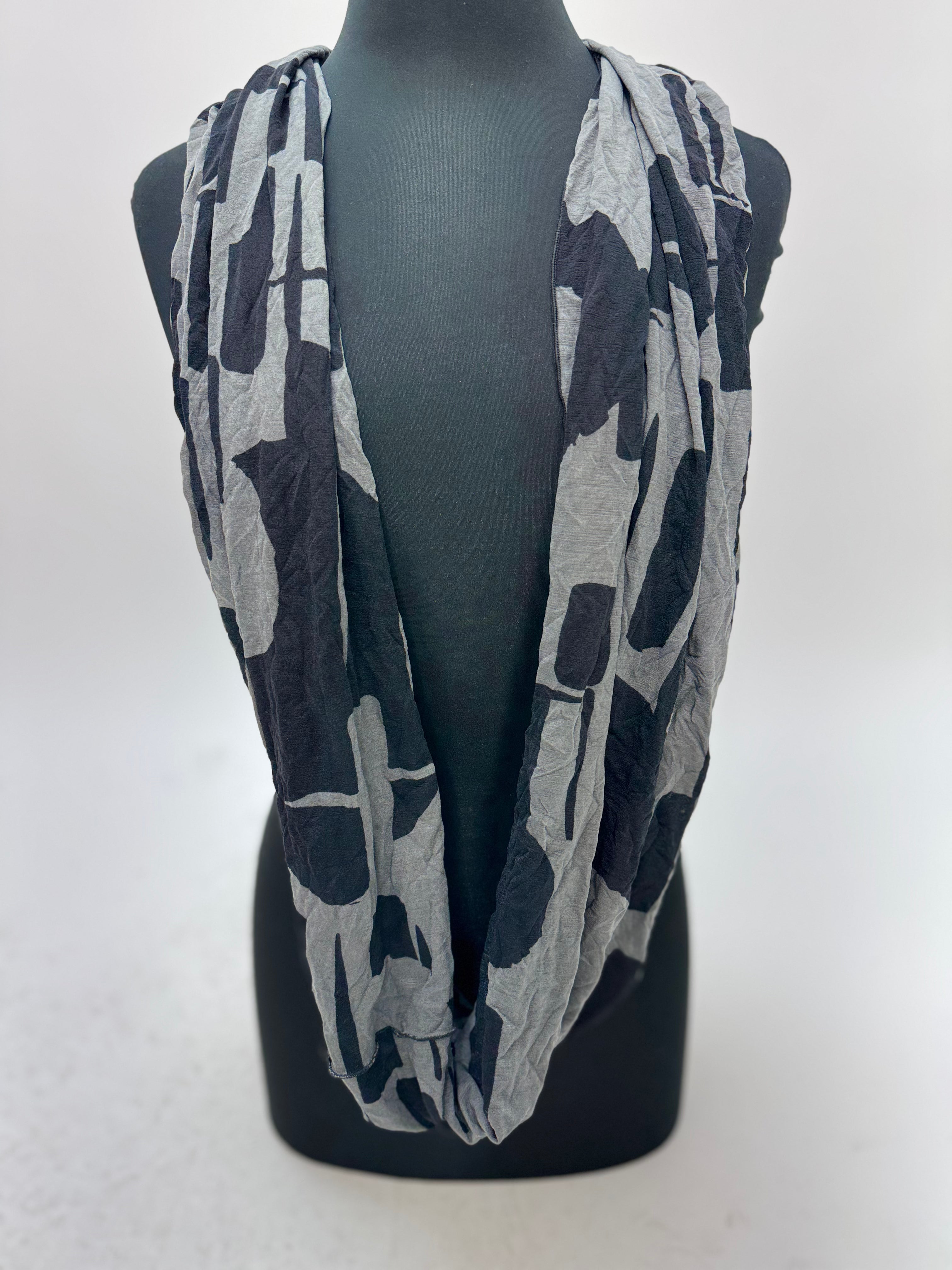Gray and Black Pattern Crinkle Mesh Infinity Scarf – Twist Boutique